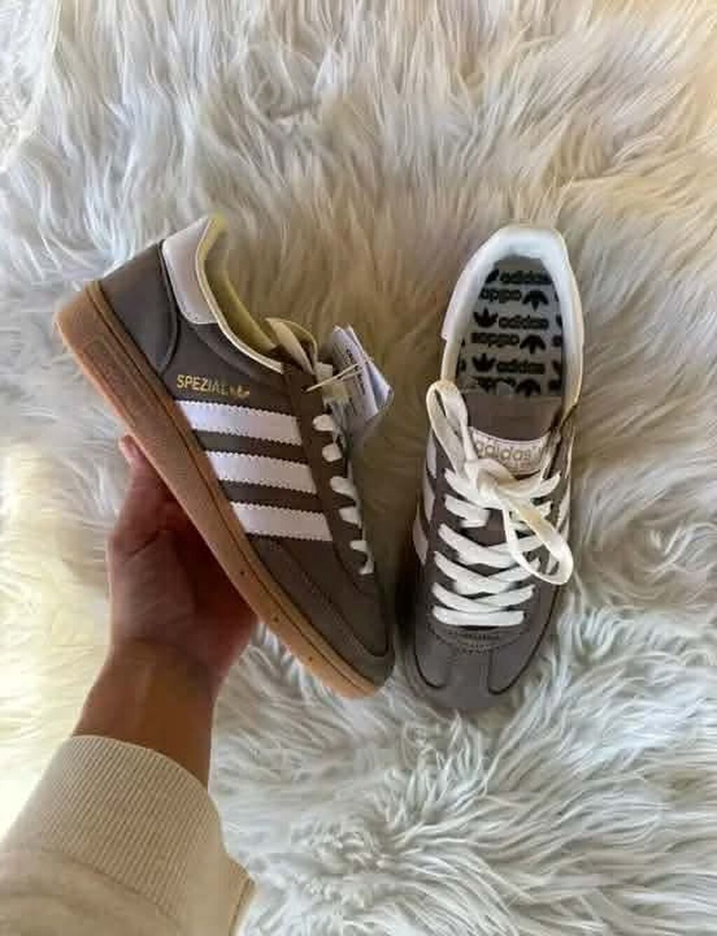 Adidas Spezial A klasa Cena: 4300 Din Brojevi: 36-40 PS✨