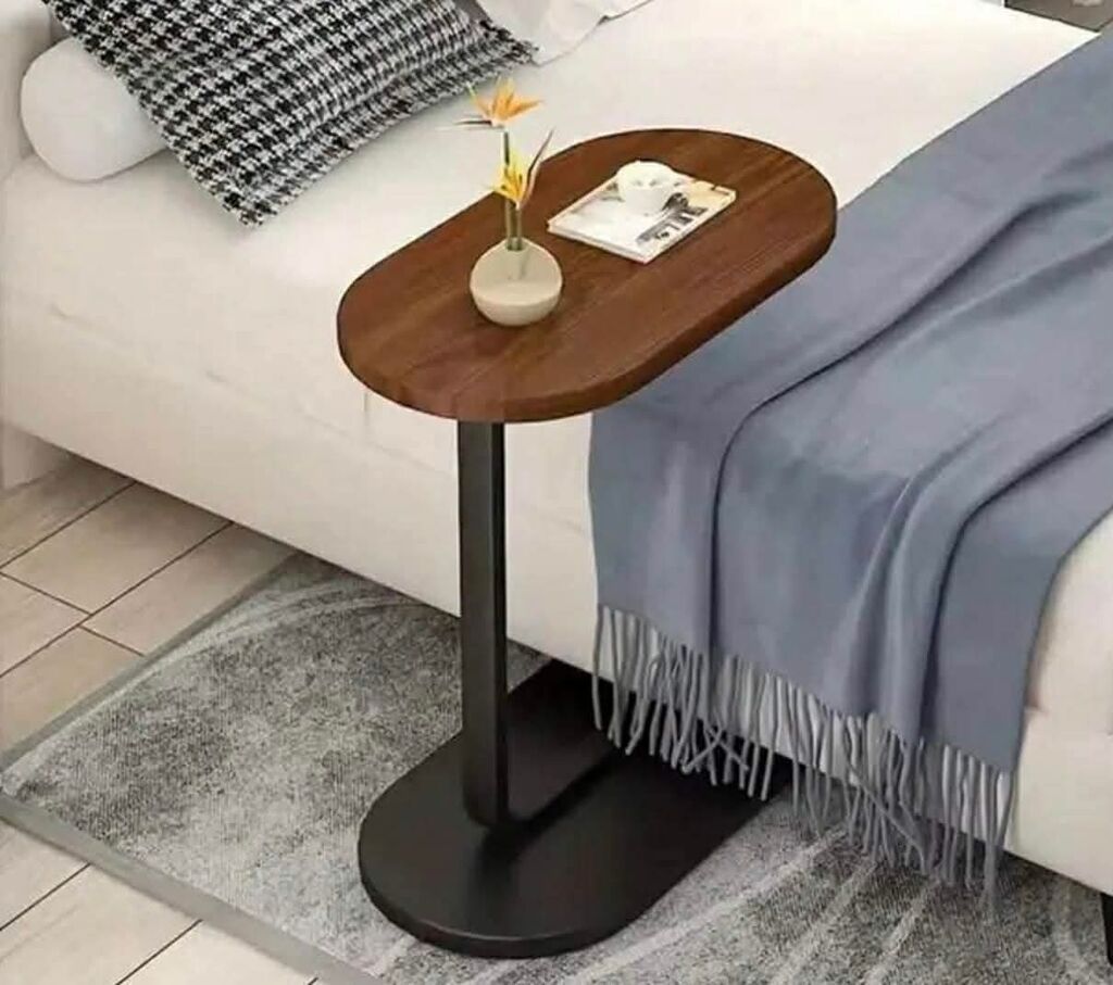 Pomoćni stočić za sofa/kauč – C oblik - Moderan C dizajn omogućava da