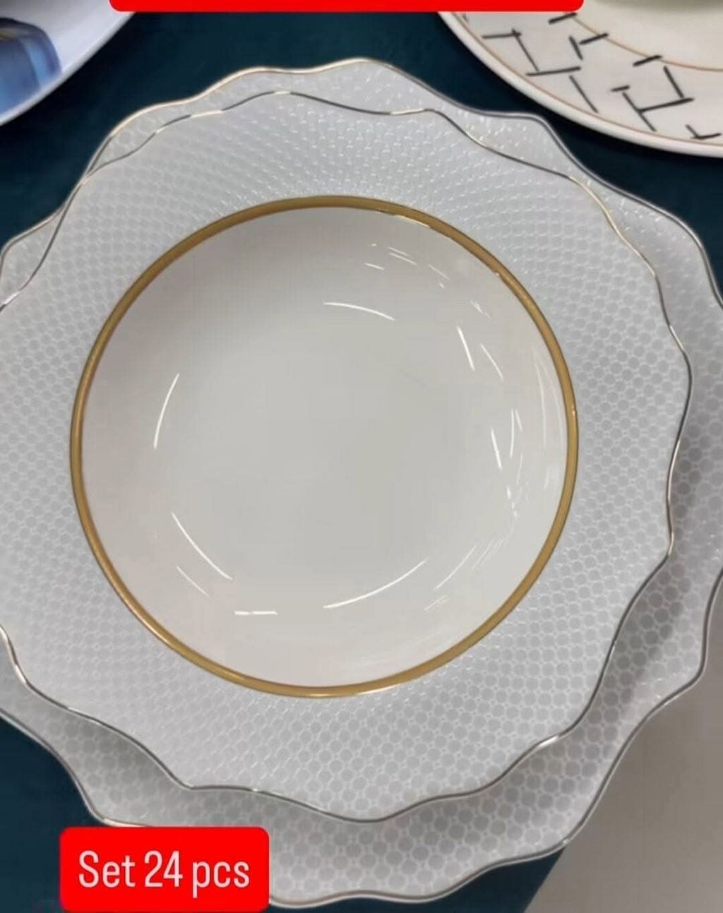 Set porcelanskih tanjira – 24 dela Elegantna kolekcija tanjira sa