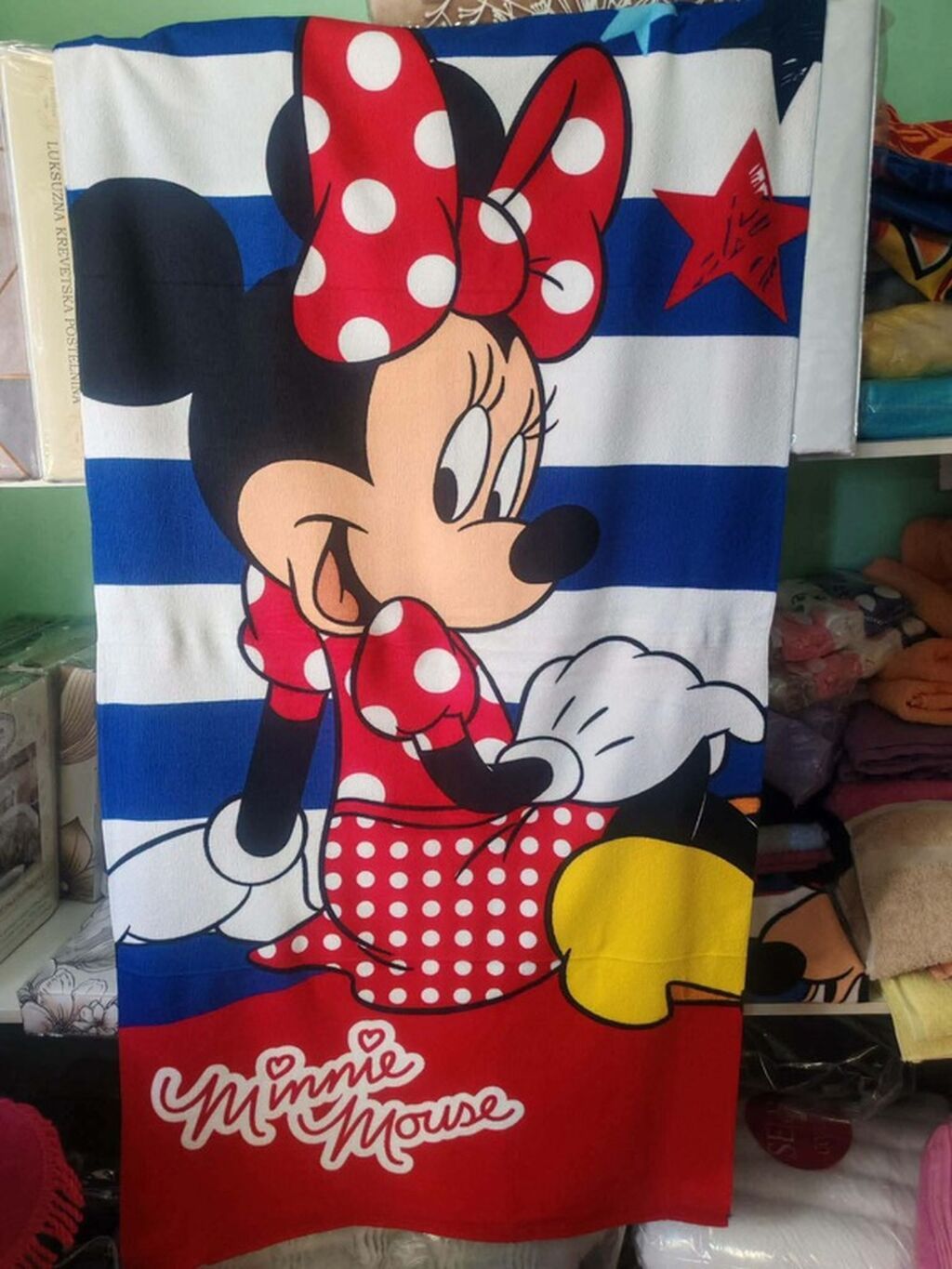 Dečiji peškir sa likom Minnie Mouse. - Dizajn: Minnie Mouse u