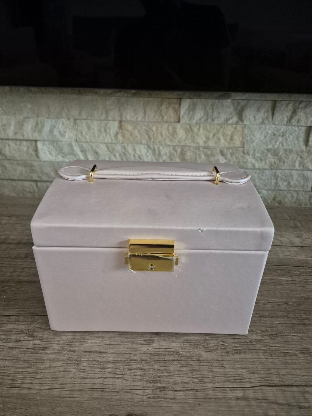 Elegantna kutija/organizator za nakit - Materijal: spolja mekana