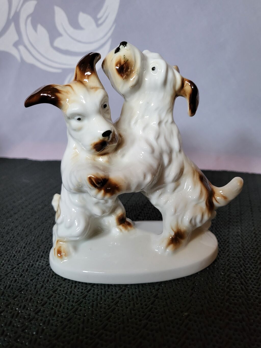 Figura nova porcelanska,nemacka 70te. Figura nova,sve na njoj odsjaj