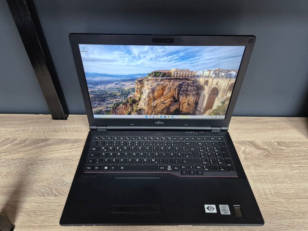    FUJITSU LIFEBOOK E5510 – Pouzdan poslovni laptop!    Tražiš brz