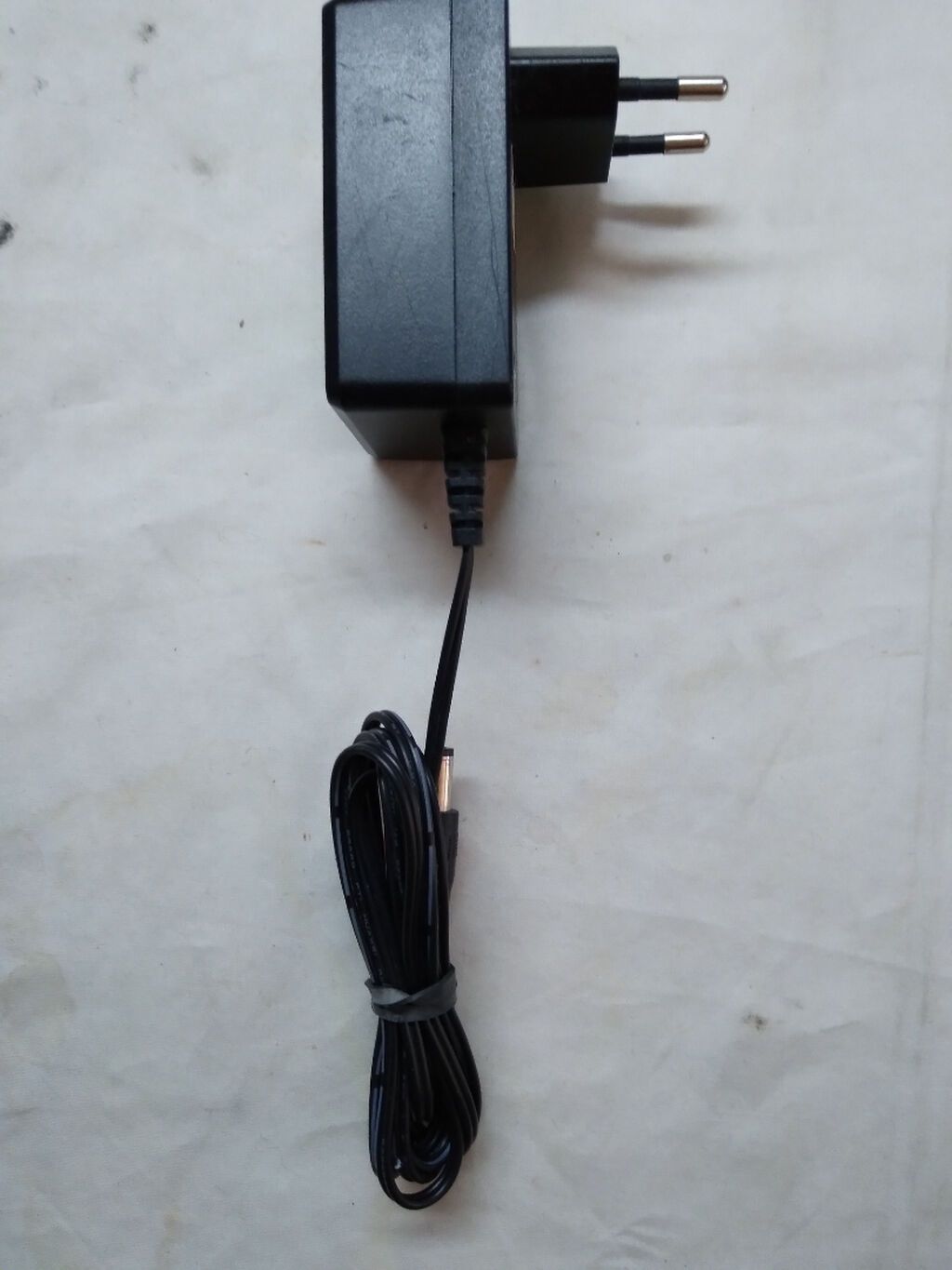 Ispravljac Charger 220 V AC/27 V DC, 500 mA ispravan