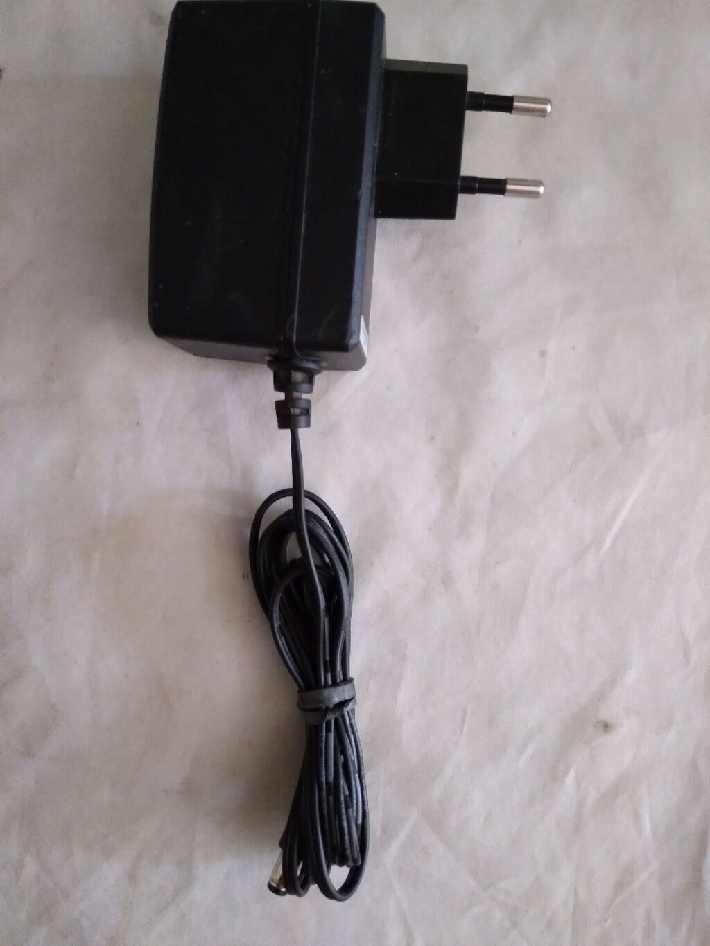 Ispravljac Sunny 220 V AC/12 V DC, 18 W ispravan