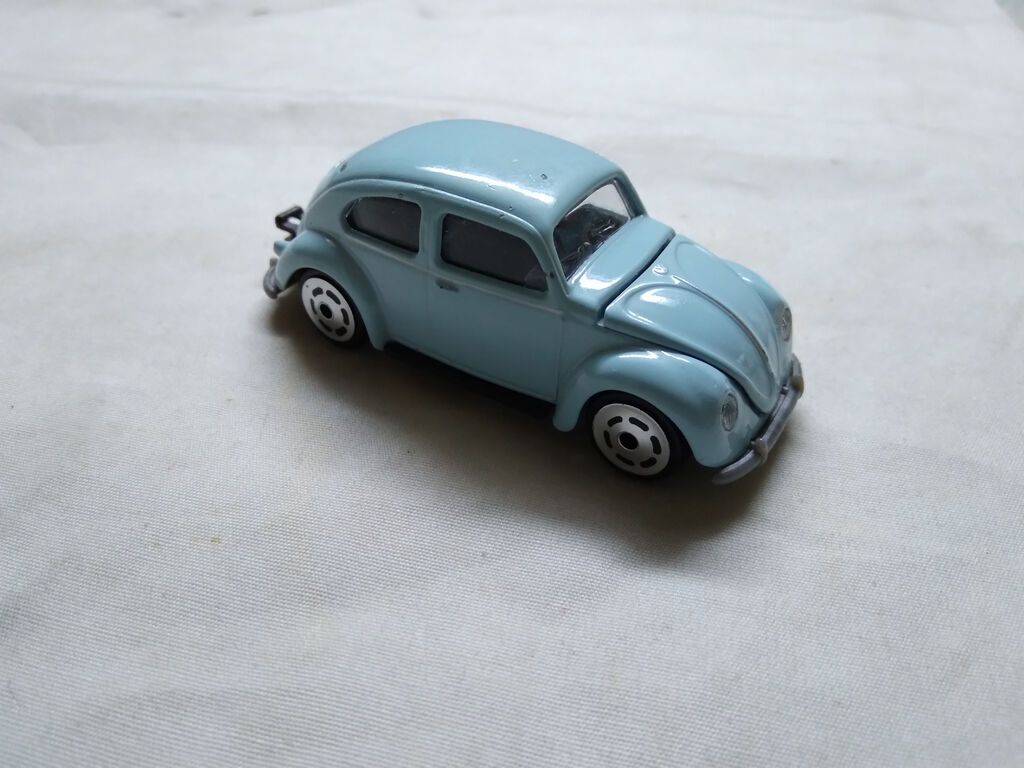 Majorette VW Beetle 1:64 mala ostecenja na 3 mesta.n.Imam jos