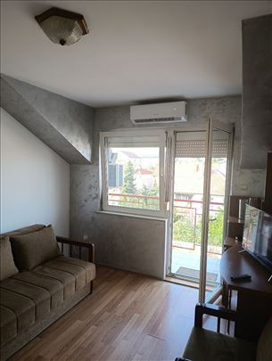 Opremljena garsonjera Borča