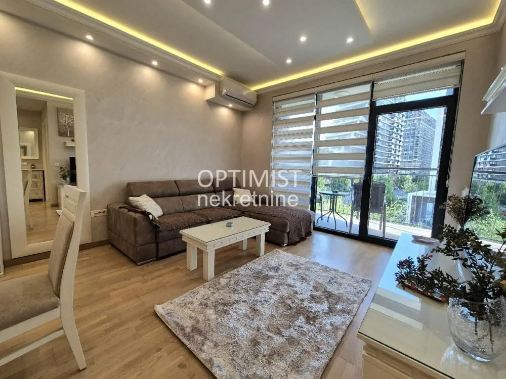 Izdavanje, dvosoban stan, 54m², Savski Venac, Beograd