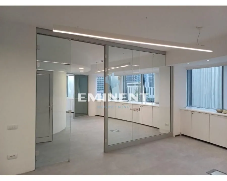 Izdavanje, poslovni prostor, 200m², Savski Venac, Beograd