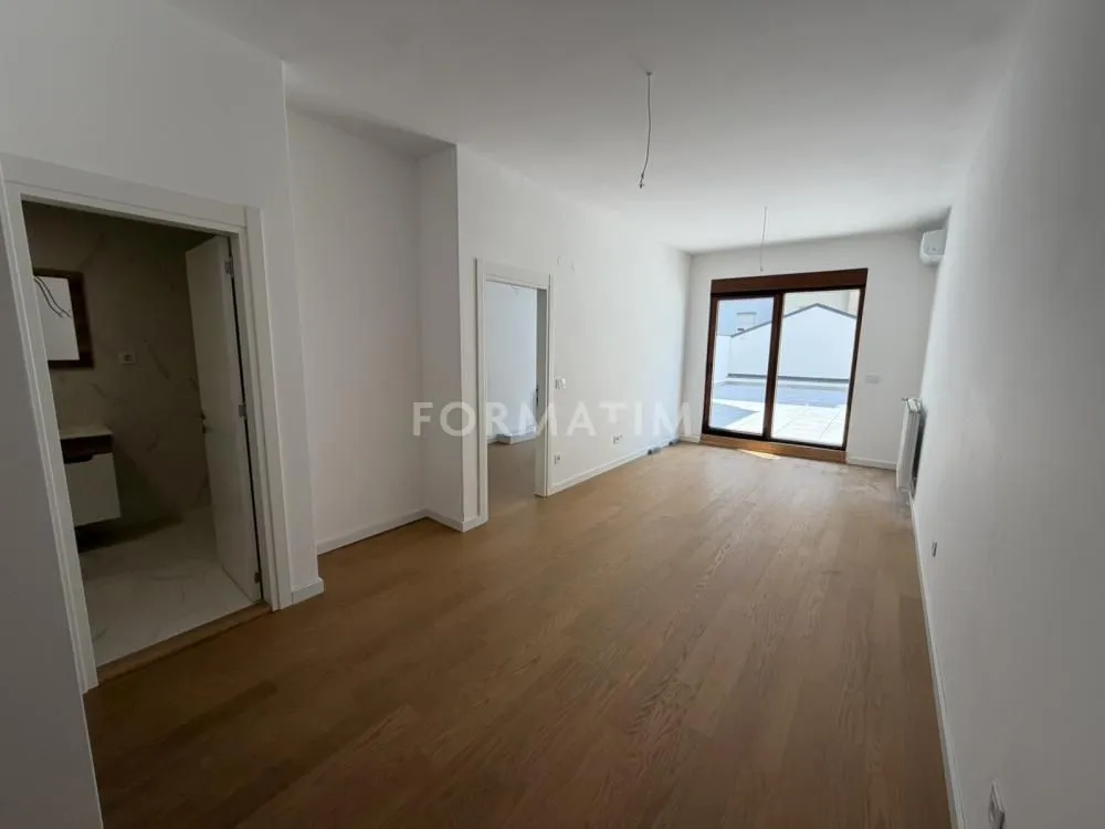 Izdavanje, dvosoban stan, 45m², Đeram Pijaca, Beograd