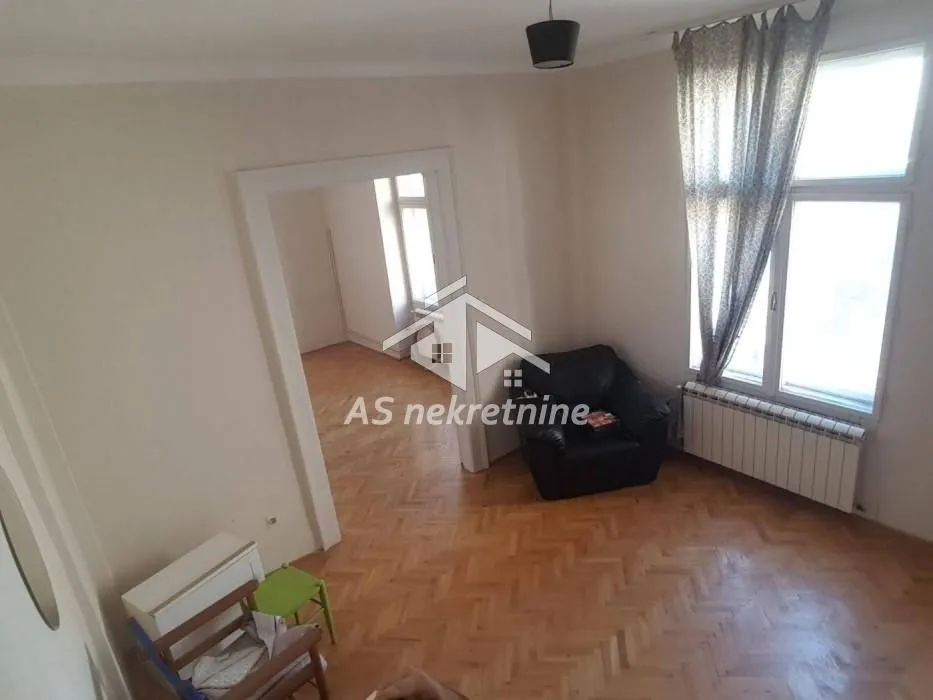 Izdavanje, trosoban stan, 62m², Savski Venac, Beograd