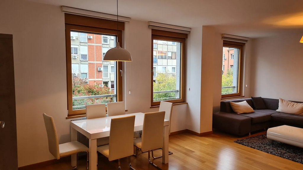 Izdavanje, trosoban stan, 82m², Vračar Sve Podlokacije, Beograd