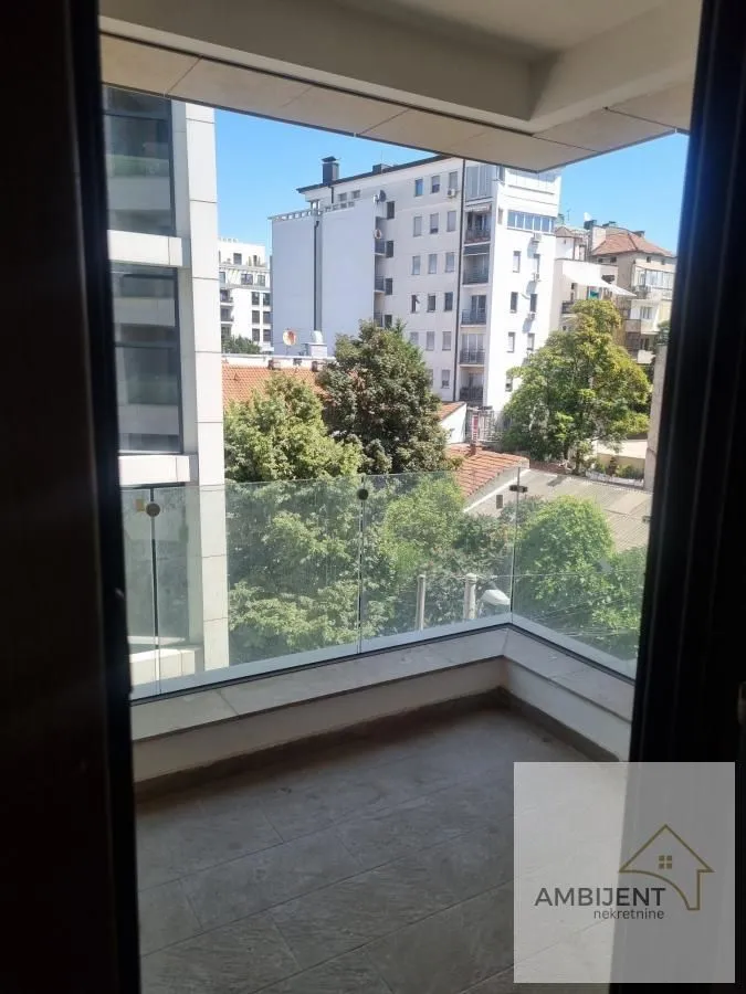 Prodaja, četvorosoban stan, 261m², Čubura, Beograd