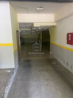 Na prodaju garažno mesto na izuzetnoj lokaciji – A