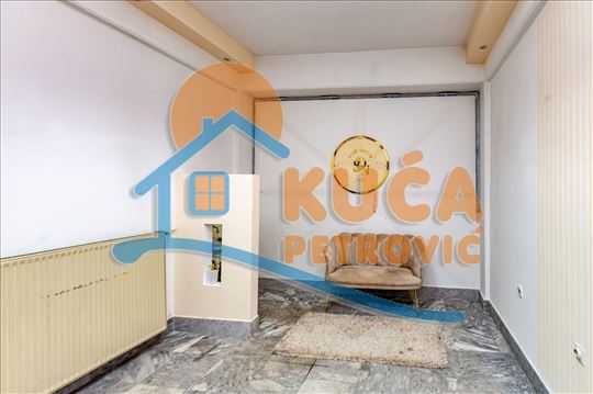 Izdaje se odličan poslovni prostor u Zoni 1, 15m2