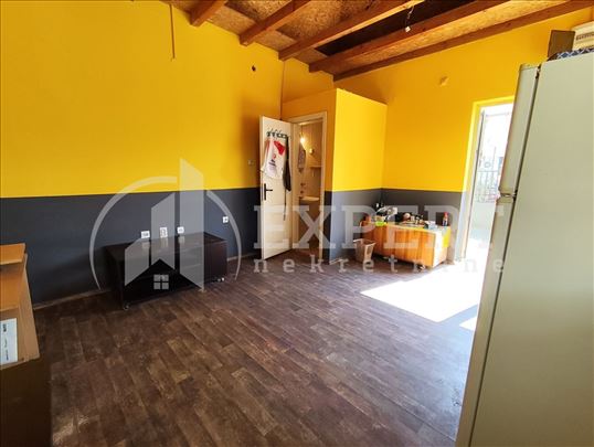 Izdaje se ulični lokal u Generala Milojka Lešjanin