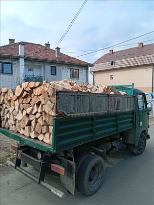 Drva za ogrev isecena i iscepana