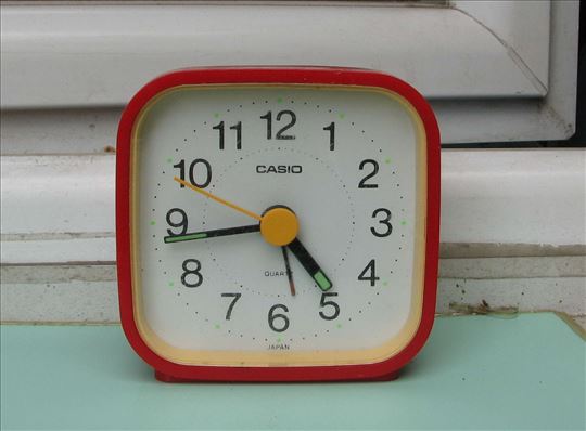 Casio Japan - Odličan stoni sat - 8 x 8 x 4cm