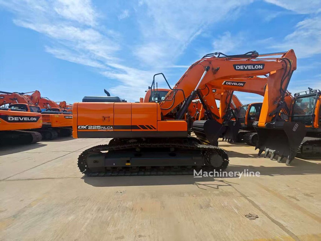 Novi Develon DX225LC bager guseničar