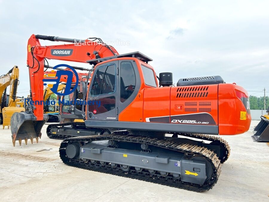 Doosan DX225 bager guseničar