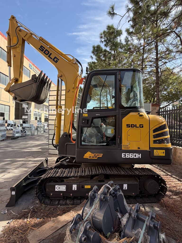 Novi SDLG E660H mini bager