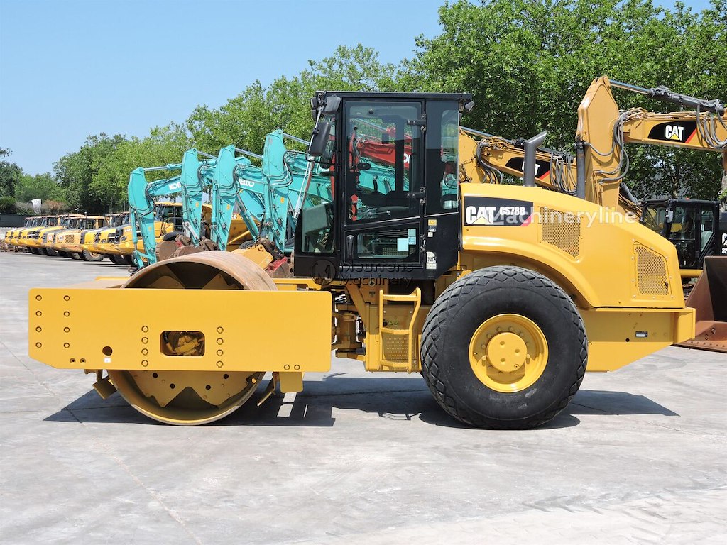 Caterpillar CS78B kompaktor s jednim valjkom