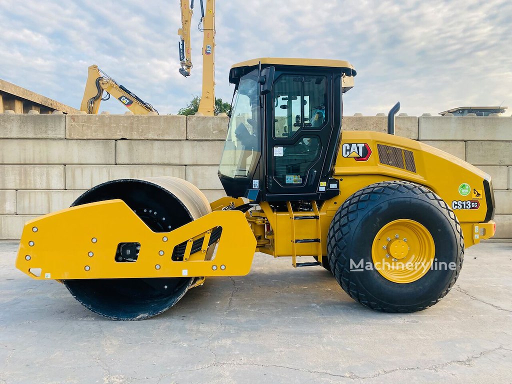 Caterpillar cs13gc kompaktor s jednim valjkom
