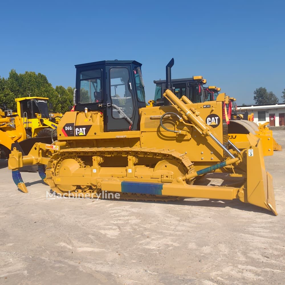 Caterpillar D6 buldožer