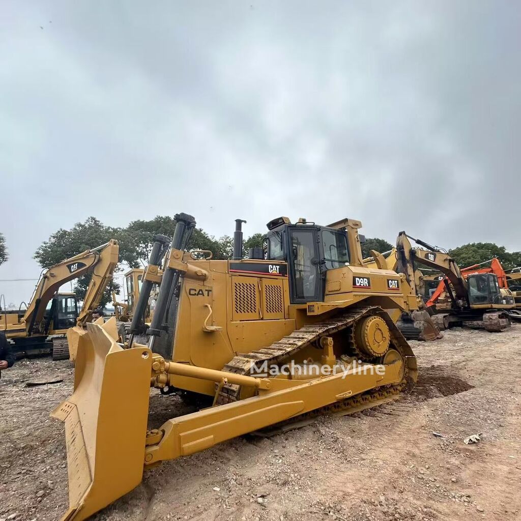 Caterpillar D9 buldožer