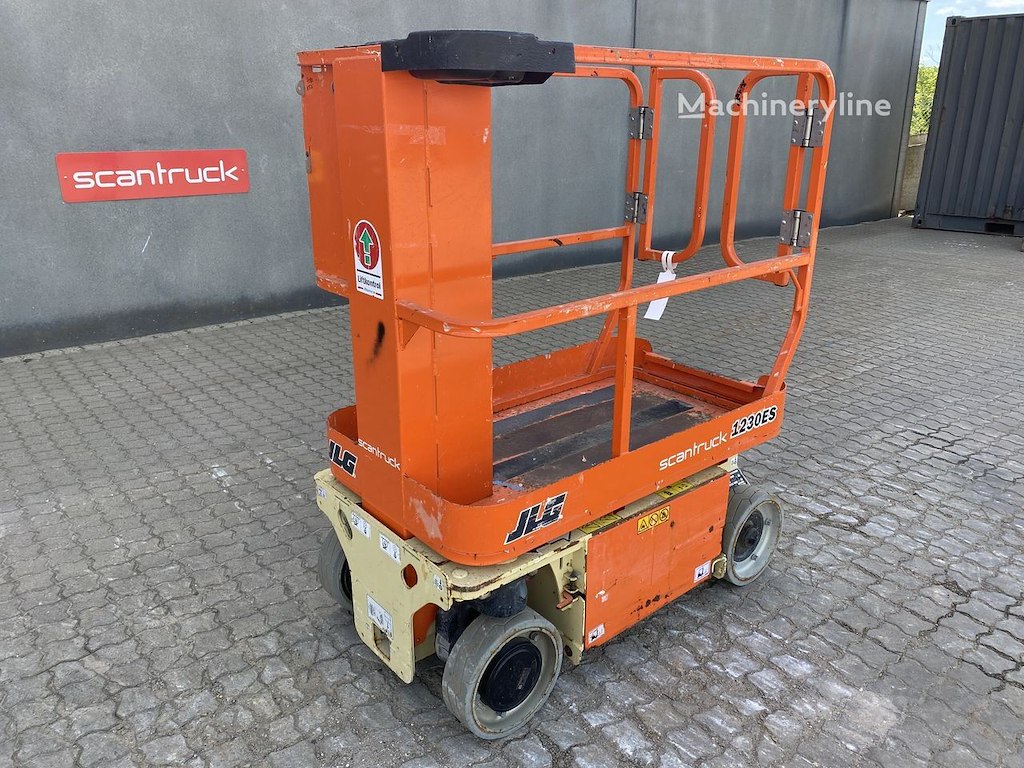 JLG 1230ES jarbolna penjajuća platforma