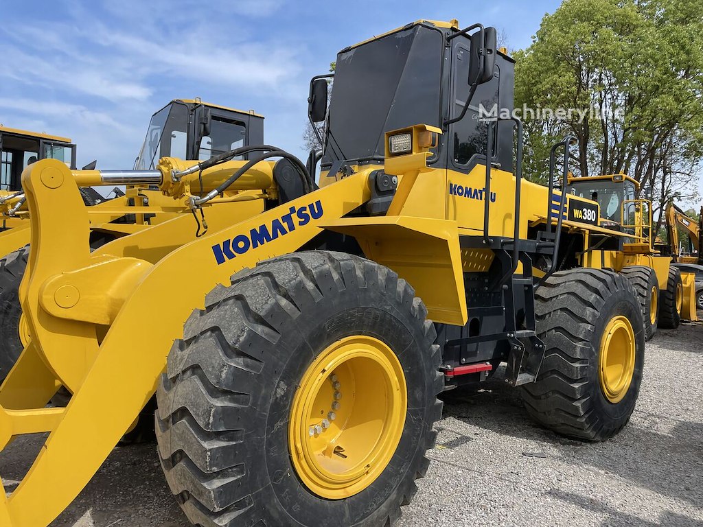 Komatsu WA380 prednji utovarivač