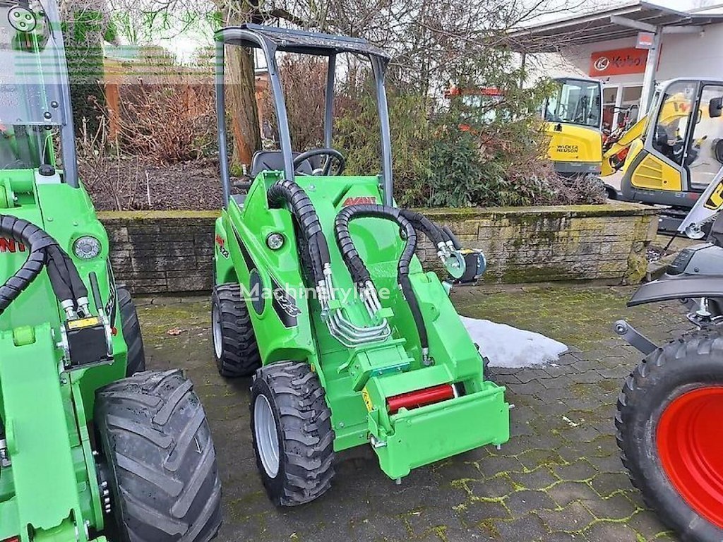 Avant 423 multifunkcionalni utovarivač