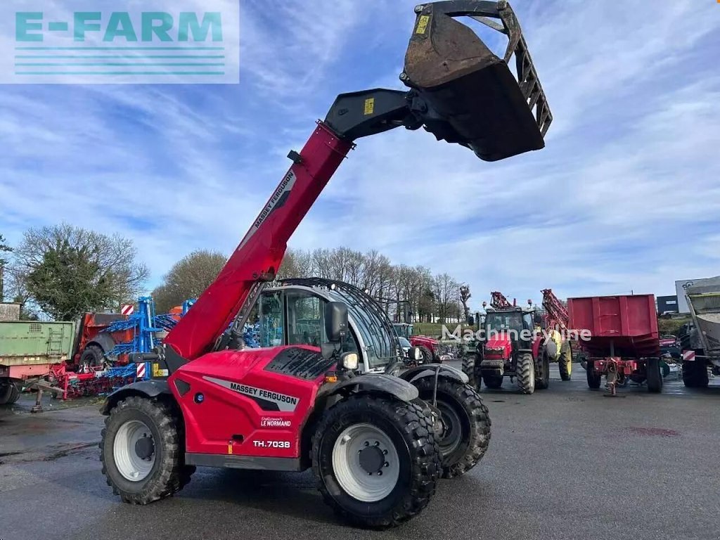Massey Ferguson th7038 teleskopski utovarivač