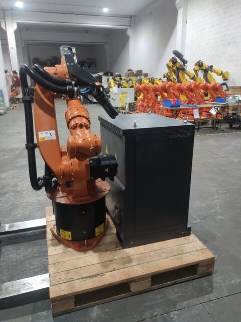 KUKA KR16-2 R1610 KR C4 industrijski robot