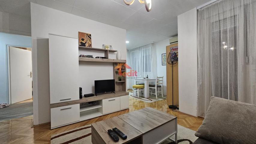 ZAKUP-Preko puta TC Delte –1.5 stan, renoviran, kompletno opremljen sa dve terase, 42 m²