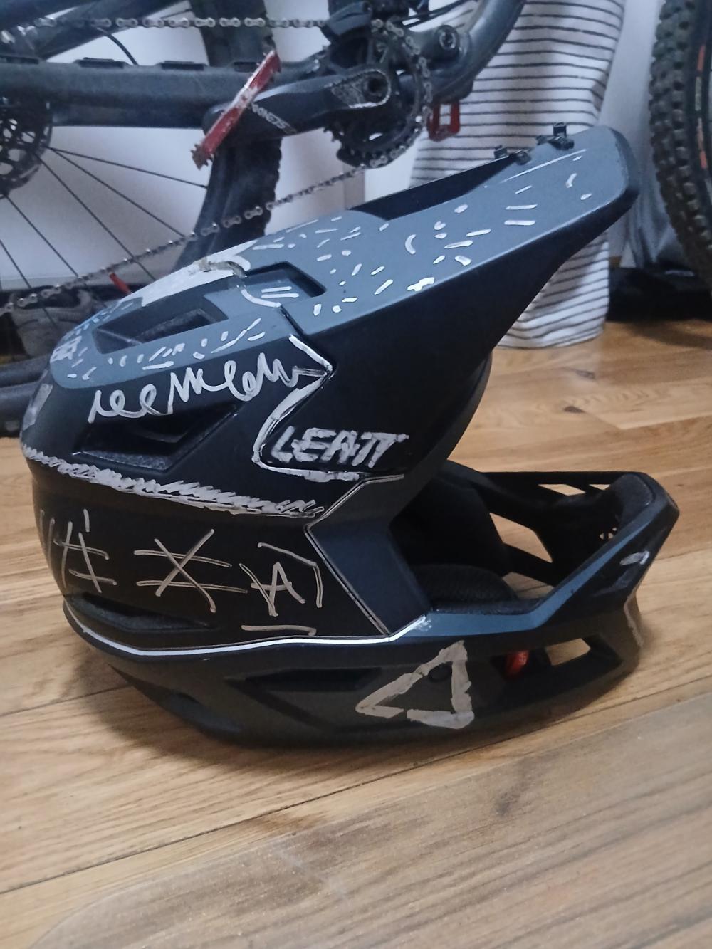 Leatt 4.0 kaciga