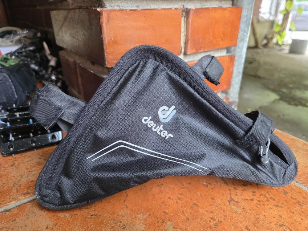 Deuter torbica