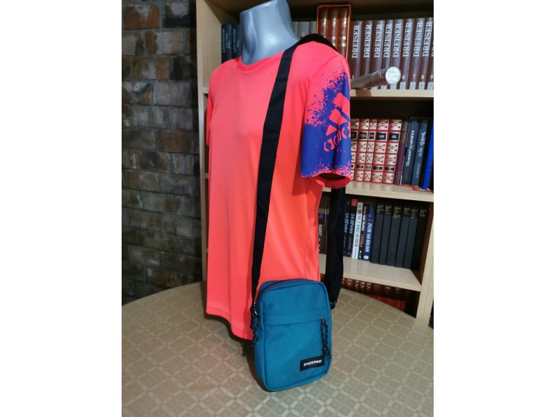 11. EASTPAK U.S.A. KAO NOVA ODLICNA TORBA