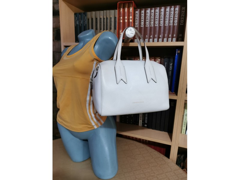 5. EMPORIO ARMANI VRHUNSKA TORBA