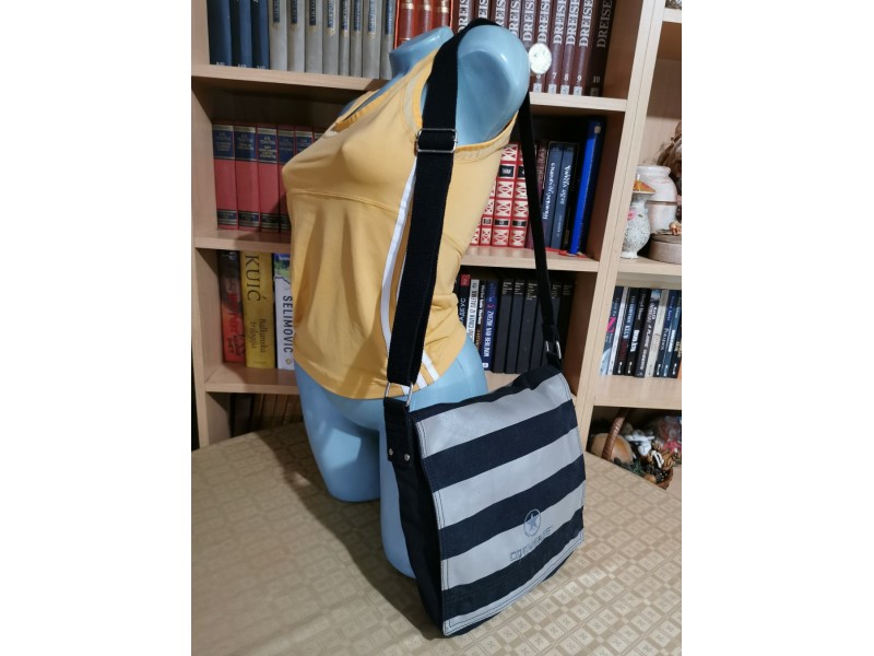 19. CONVERSE MODERNA URBANA TORBA