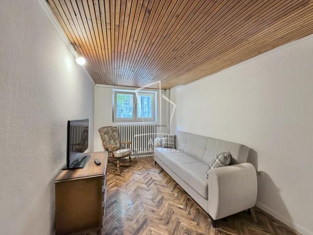 Vračar, Kalenić pijaca, mereno 50m2 ID#15531