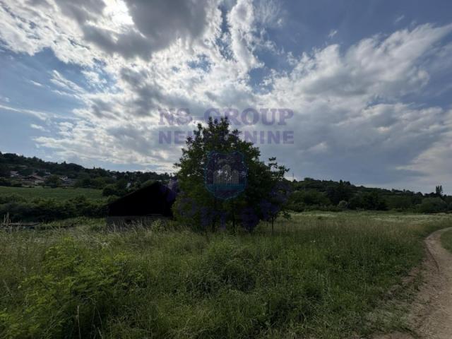 Odličan građevinski plac u Sremskoj Kamenici! 10439m