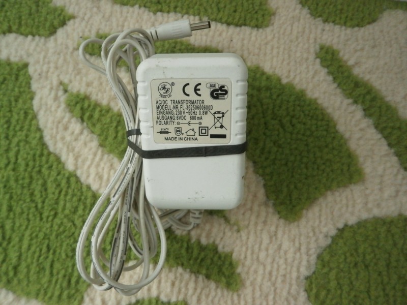 PUNJAČ -ADAPTER ZA APARATE