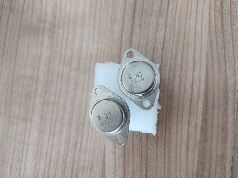 Stabilizatori UA7805KC metalni komplet 2 komada - NOVO
