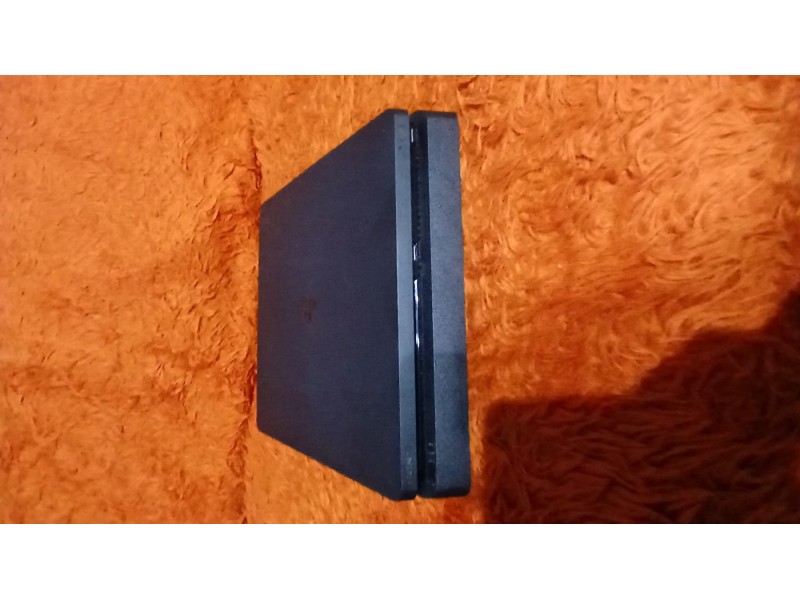 Ps 4 slim