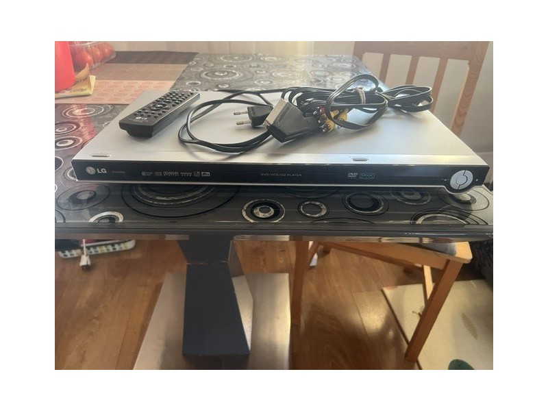 LG DVD plejer DVX9900 sa daljinskim upravljačem