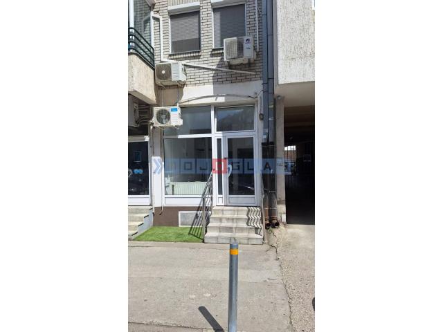Prodaja lokala 42m2 u dva nivoa-Novo Naselje,Novi Sad