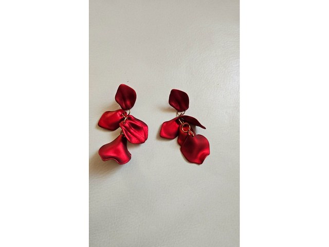 Matte petal drop dangle crvene minđuše