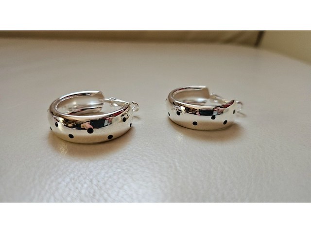 Glossy polka dot hoop minđuše, novo