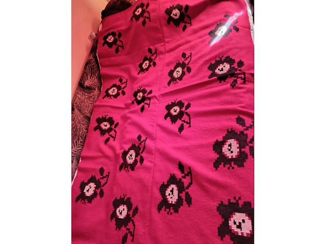 Crveni ćilim ručno vežen 2